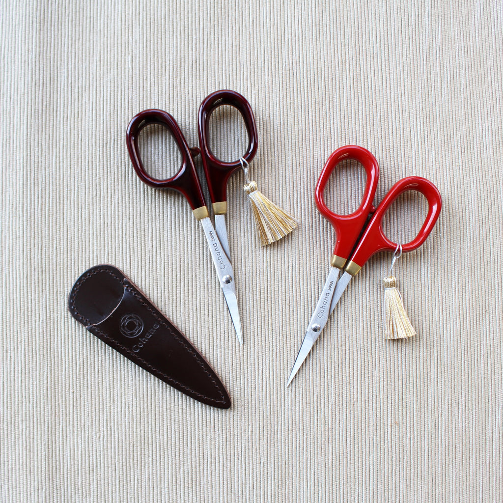 Cohana Small scissors with gold lacquer art | A Stitch in Time